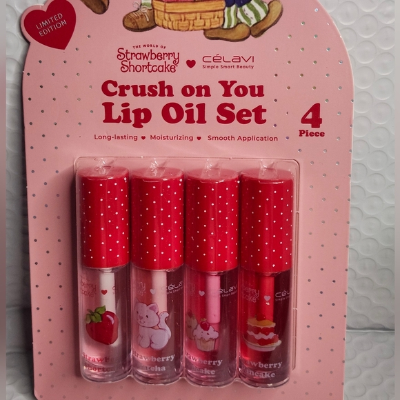 Celavi | Makeup | Strawberry Shortcake Hair Brush And Lip Oil Set ...